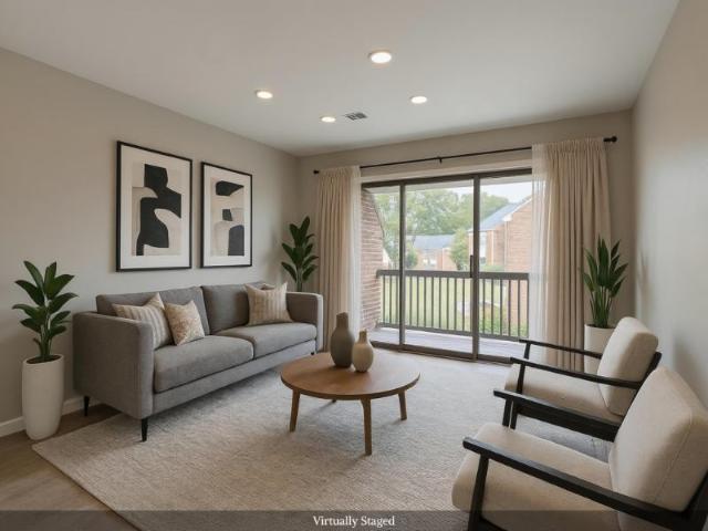 1+1 Downtown Franklin Open Floorplan with Updated