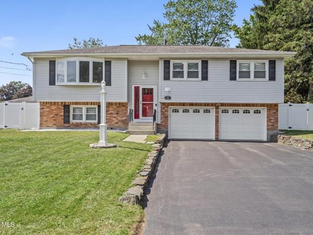 11 Driftwood Dr, Albany, NY 12205