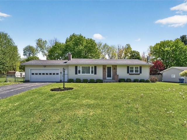 11 Drumlin Dr, Macedon, NY 14502