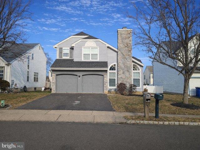 11 Dryden Dr, Burlington, NJ 08016