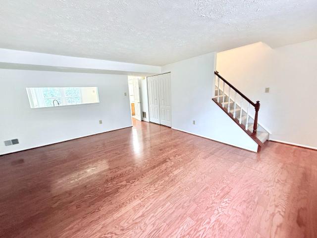11 Dufief Court
