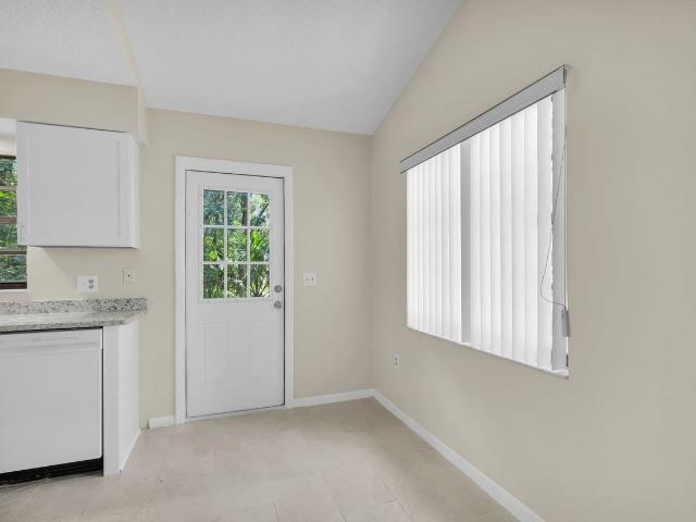 1/1 Duplex in NE Ocala/Silver Springs Area 1 Bedroom Apartment for Rent at Ne 56th Ave, Silver Springs, FL 34488