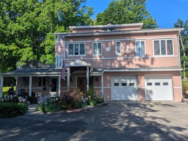 11 Dyckman Dr, Mohegan Lake, NY 10547