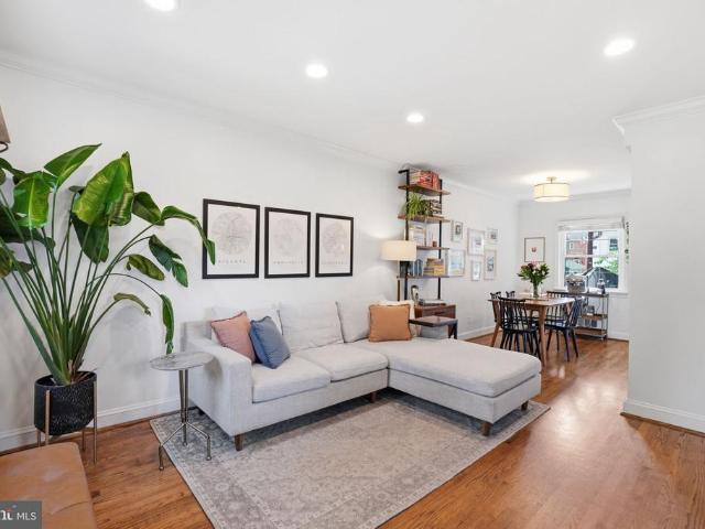 11 E Mason Avenue