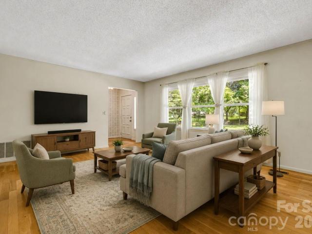 11 E Ridgeway Drive