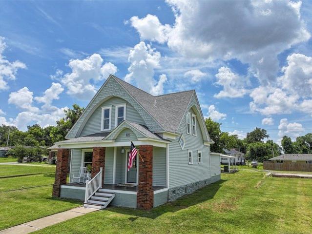 11 E Tahlequah Ave, Sulphur, OK 73086