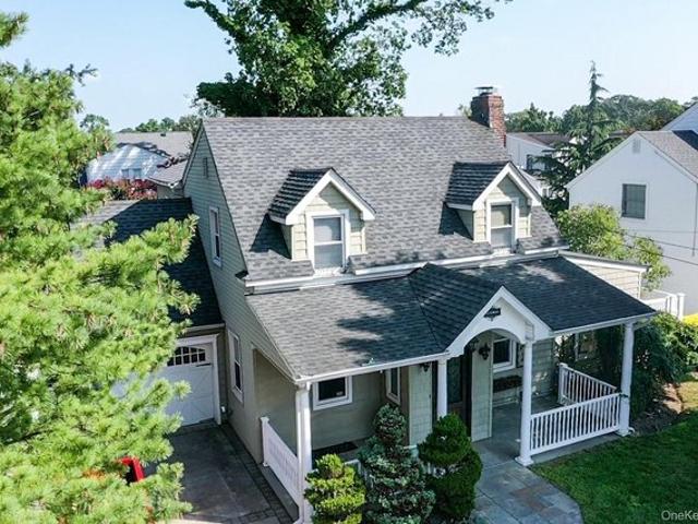 11 E Webster St, Merrick, NY 11566