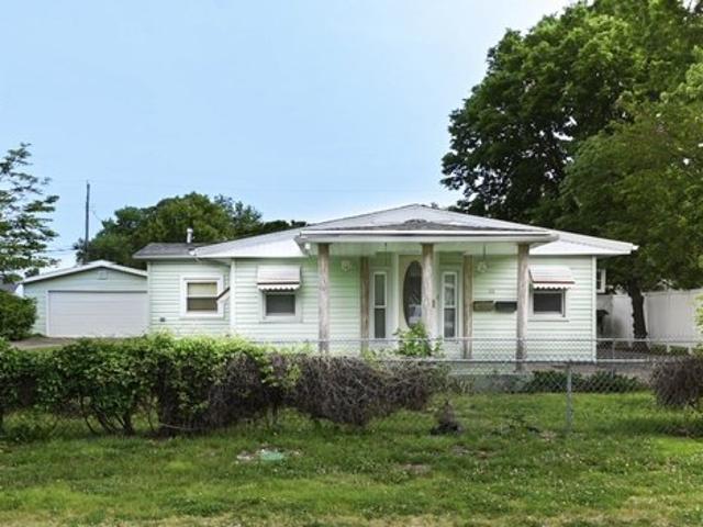 11 E Woodlawn St, Danville, IL 61832