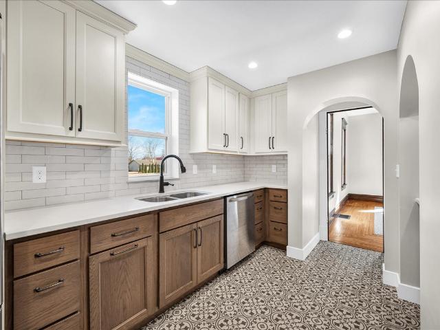 11 E 3rd Street