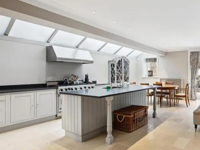 11 Earl's Court Square, London, SW5 9DJ, United Kingdom | 6 bed duplex for rent #154618315 | Rentberry