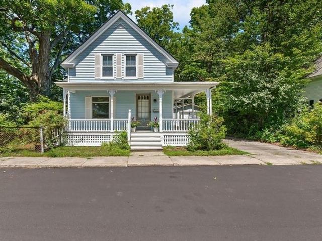 11 Edgewood St, Claremont, NH 03743