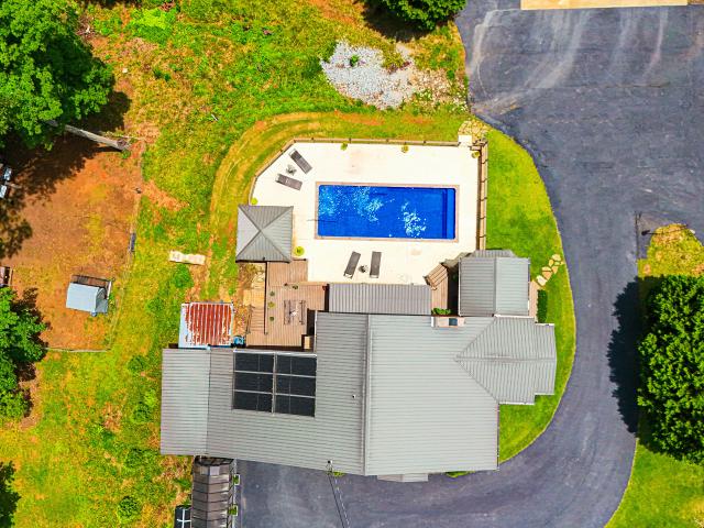 11 Edgewater Court