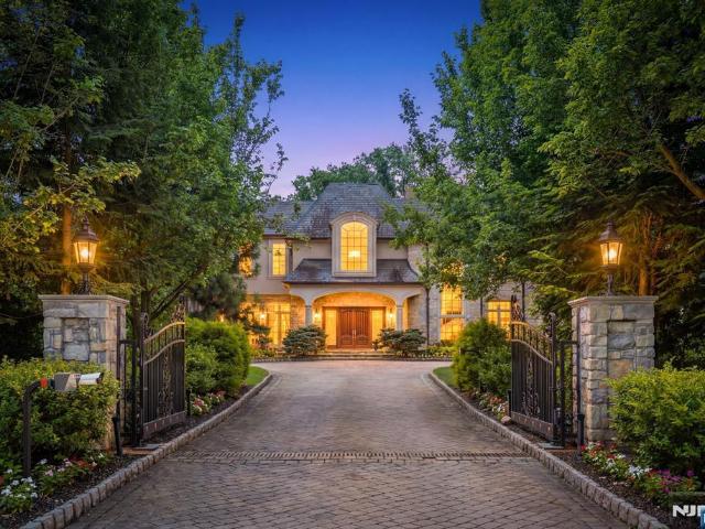 11 Elden Dr, Saddle River, NJ 07458 | MLS #26003 | Compass