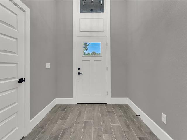 11 Ellesmere Lane