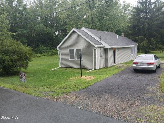 11 Englewood Ave, East Greenbush, NY 12061