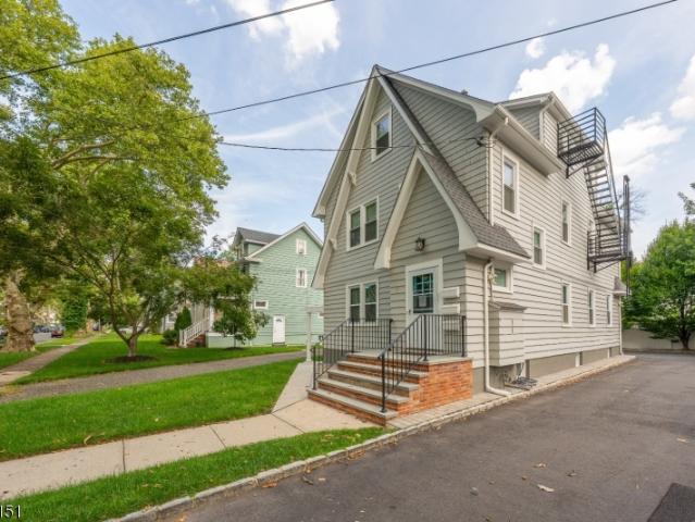11 Evergreen Ave