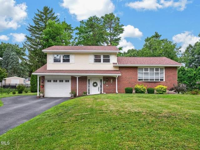 11 Evergreen Dr, Voorheesville, NY 12186