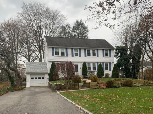 11 Everett Paine Blvd, 3 beds, 3 full baths