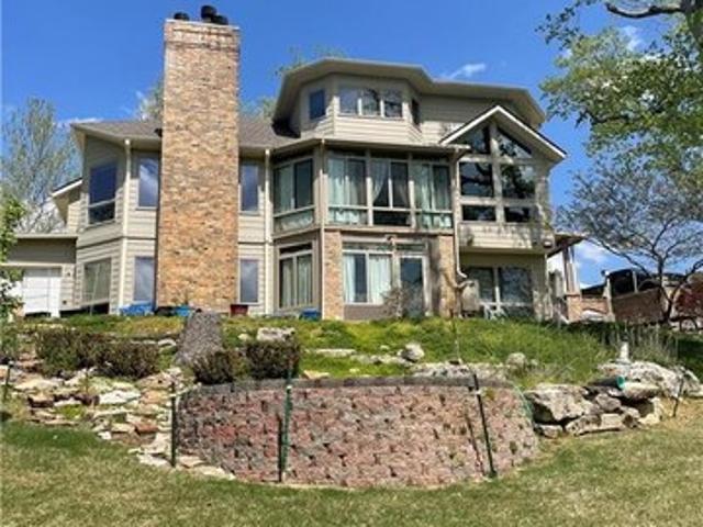 11 Fairway Dr, Holiday Island, AR 72631