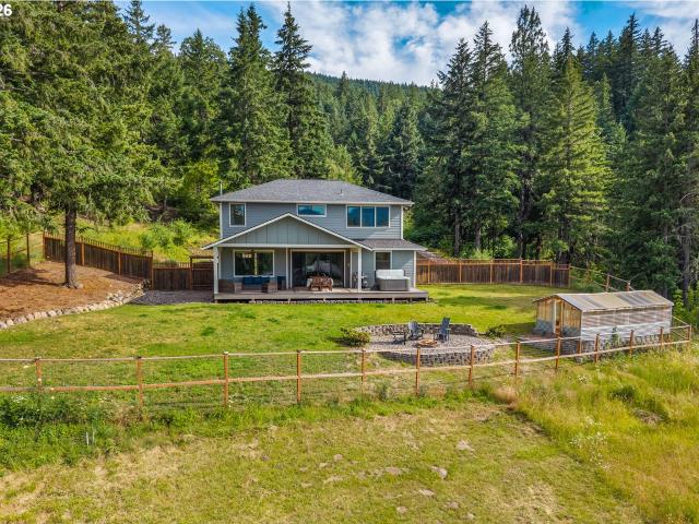11 Fairway LN