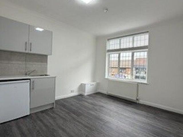 11 Fairway, Petts Wood, Orpington BR5, Studio to rent, £1,200 pcm | PrimeLocation