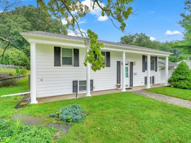 11 Fairview Ave
