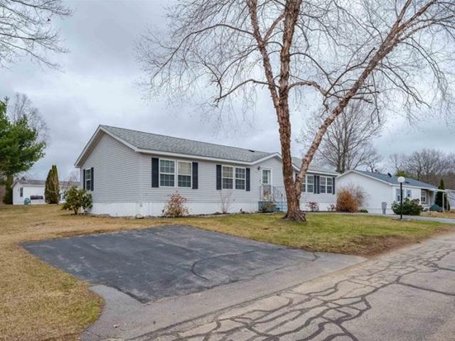 11 Falkland Ln, Rochester, NH 03867