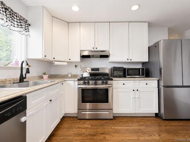 11 Farragut Avenue