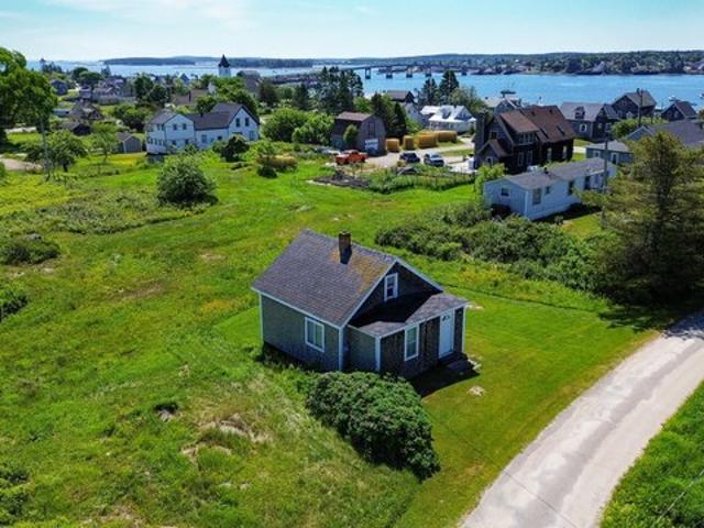 11 Faulkingham St, Jonesport, ME 04649