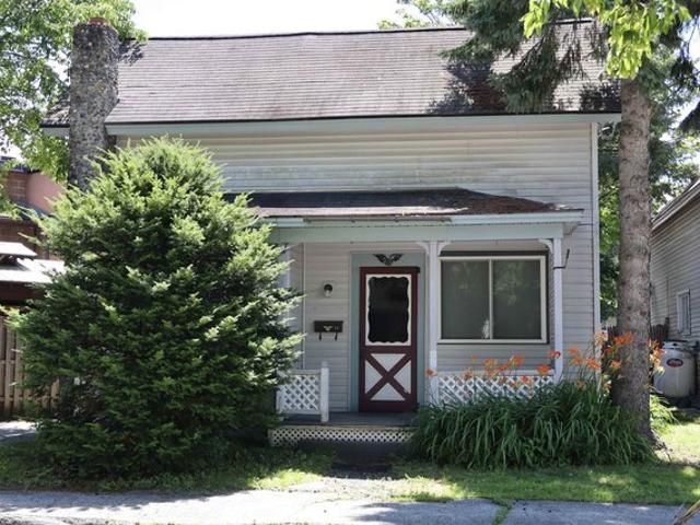 11 First St, Barre, VT 05641