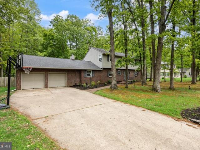 11 Forage Ln, Cherry Hill, NJ 08003