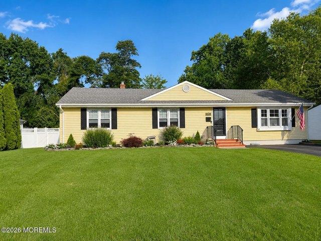 11 Forest Dr, Middletown, NJ 07748