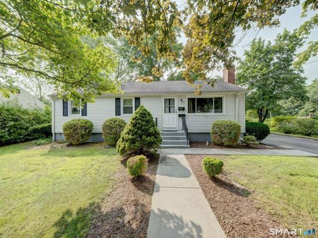 11 Forest Ln, Bloomfield, CT 06002
