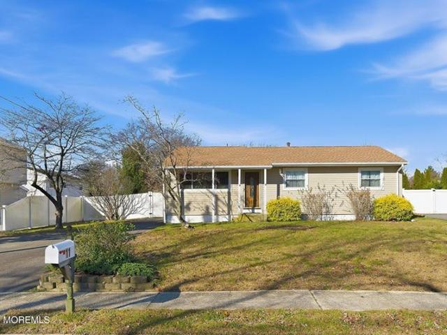 11 Forest Valley Dr, Toms River, NJ 08755