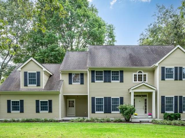 11 Fox Glen Dr, Stamford, CT 06903