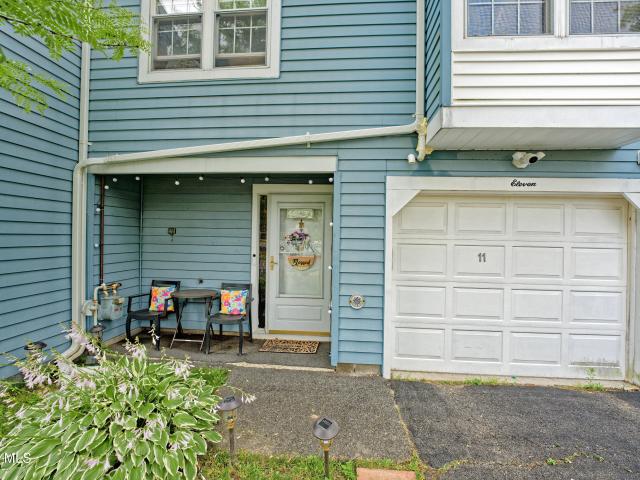 11 Fox Hollow Square