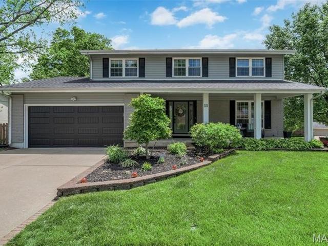 11 Foxcliff Ct, Ballwin, MO 63011