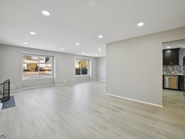 11 Freedom Ct, Unit 11, Montville, NJ 07045 | MLS #4016 | Compass