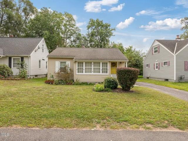 11 Fuller Ter, Colonie, NY 12205
