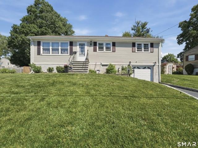 11 Gertrude Ln, West Haven, CT 06516