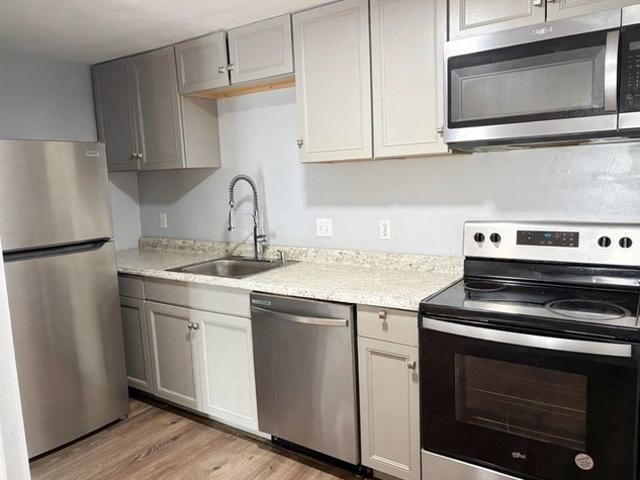 11 Gibbs St Unit F85, Worcester, MA 01607