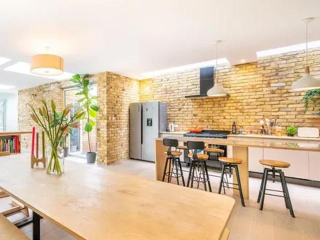 11 Gladding Road, London, E12 5DD, United Kingdom | 3 bed house for rent #167884976 | Rentberry