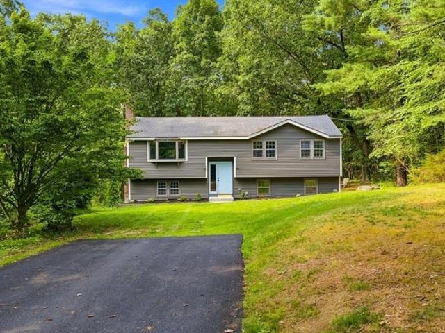 11 Groton Rd, Tyngsborough, MA 01879