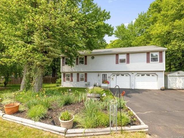 11 Granger Ln, Plainville, CT 06062