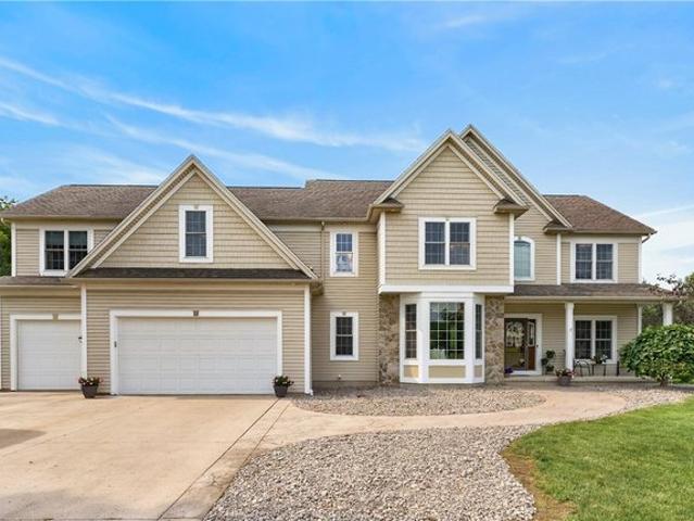 11 Grey Wolf Dr, Spencerport, NY 14559
