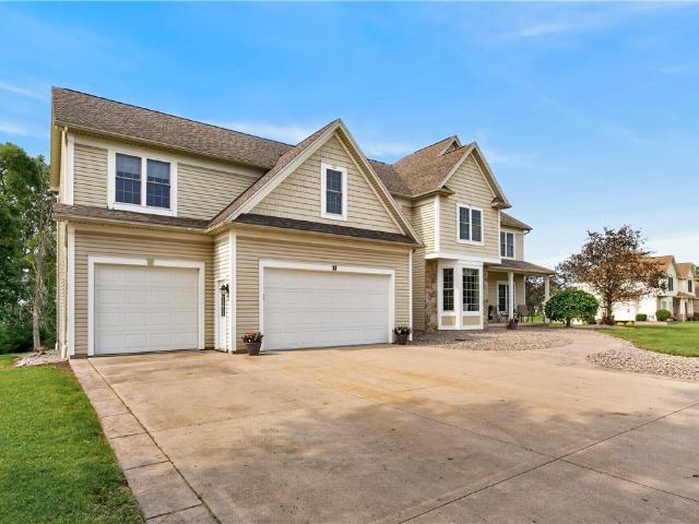 11 Grey Wolf Drive