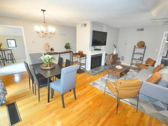 11 Great Meadow Ln #11, Farmington, CT 06001