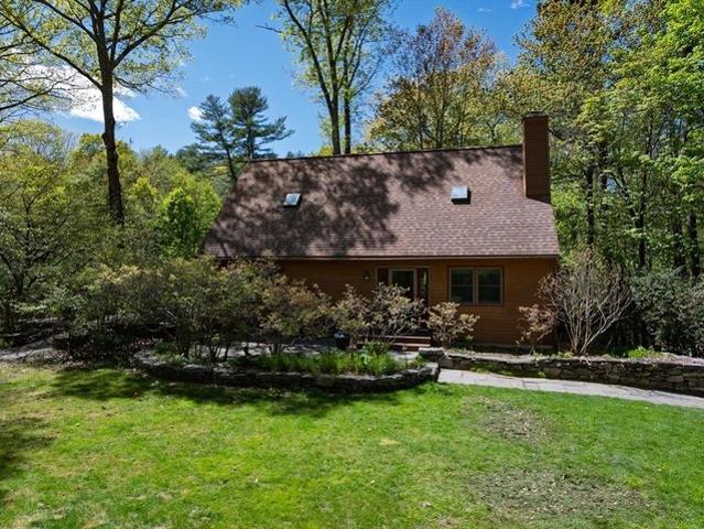 11 Gulf Rd, Pelham, MA 01002