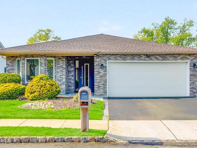 11 Hansom Ln, Marlboro, NJ 07746