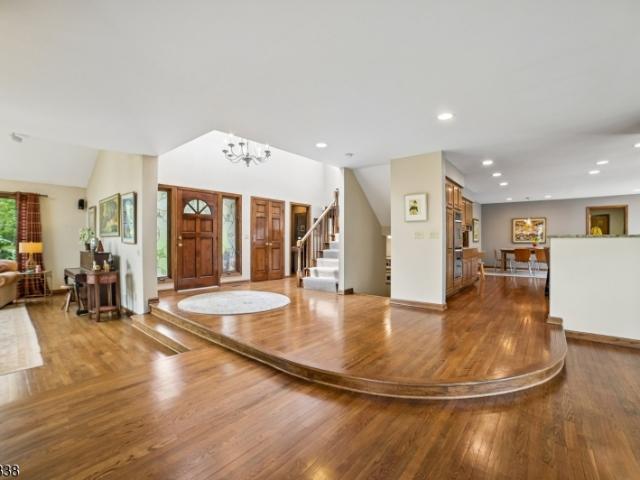 11 Hawthorne Ct